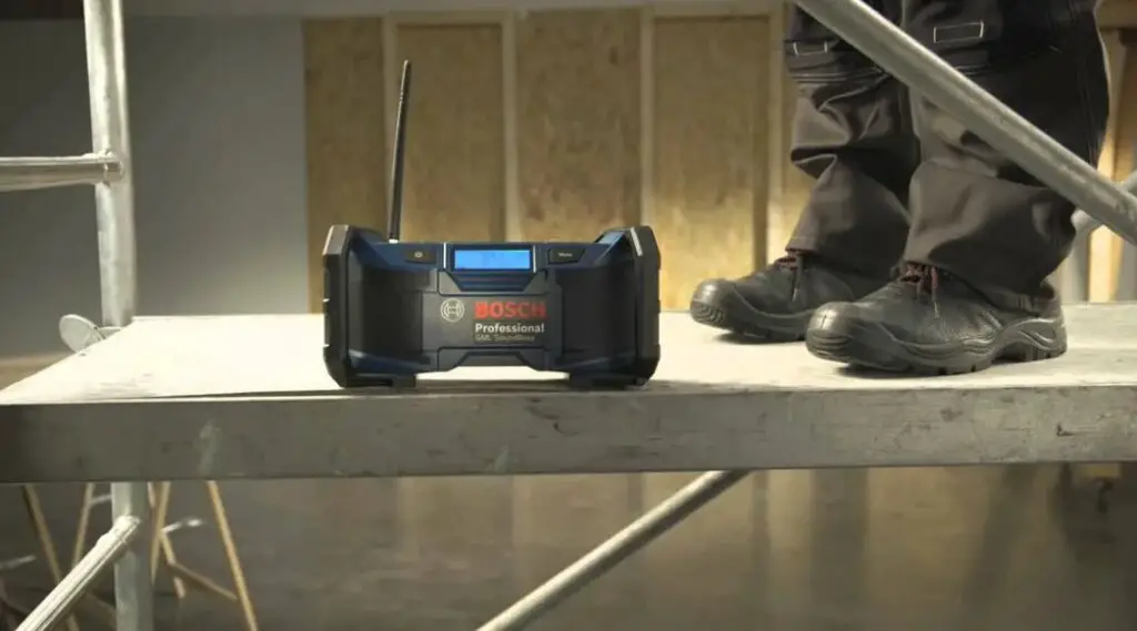 Best Garage Radio To Listen To Your Tunes, Reviewed And Rated In 2022